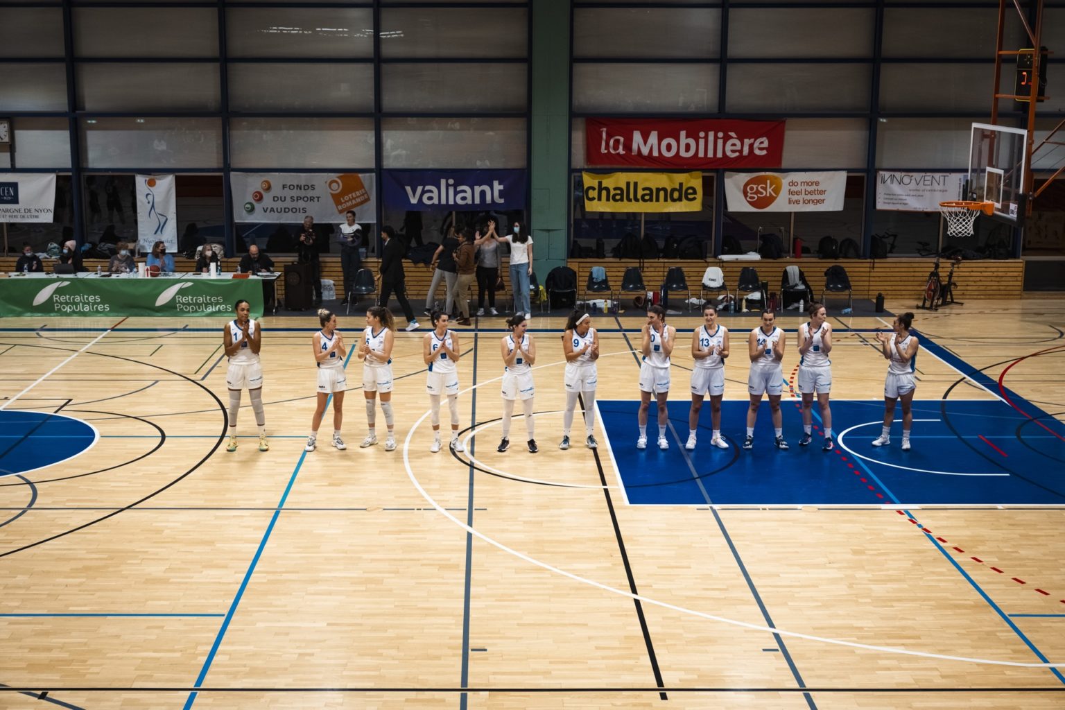 Nyon basket feminin